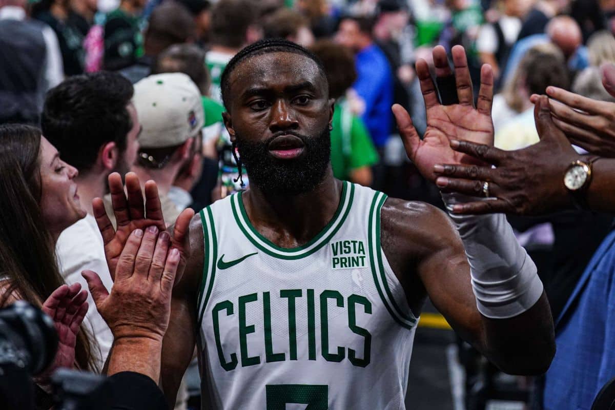 NBA Playoffs 2024: vitória dos Celtics no sufoco deixa Jaylen Brown em alerta
