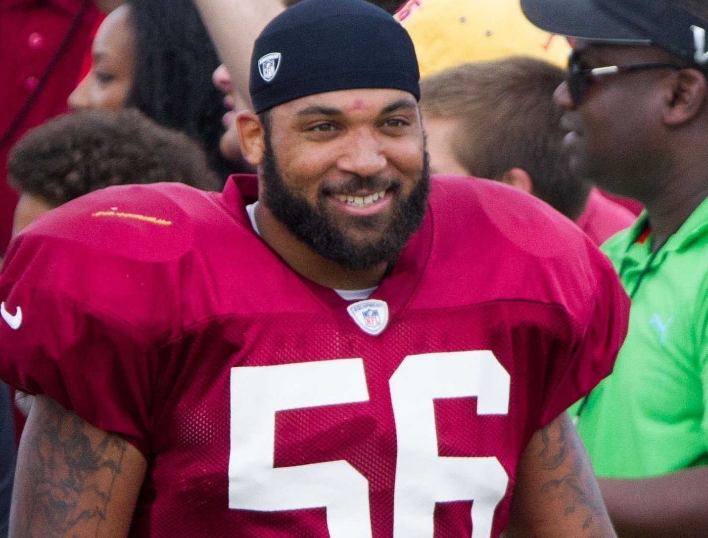 Oakland Raiders acerta com o linebacker Perry Riley Jr.