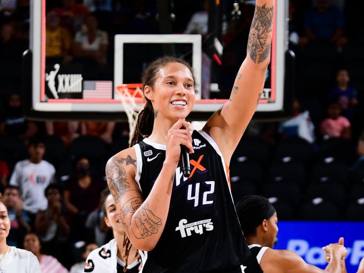 WNBA: Brittney Griner se emociona em primeira entrevista após deixar ...
