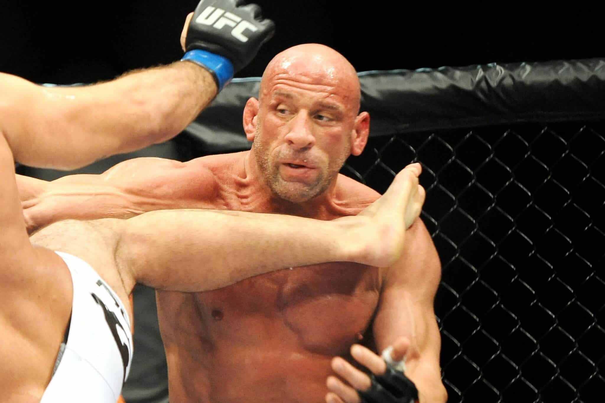 Ícone do UFC, Mark Coleman preocupa fãs com treino antes de estreia no ...