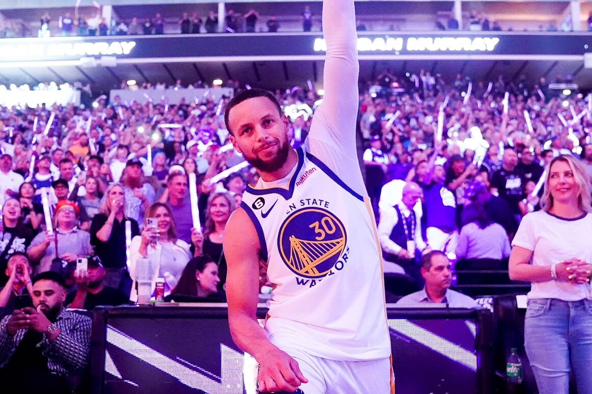 Curry troca quadras por palco e surpreende em show do Paramore - Quinto ...