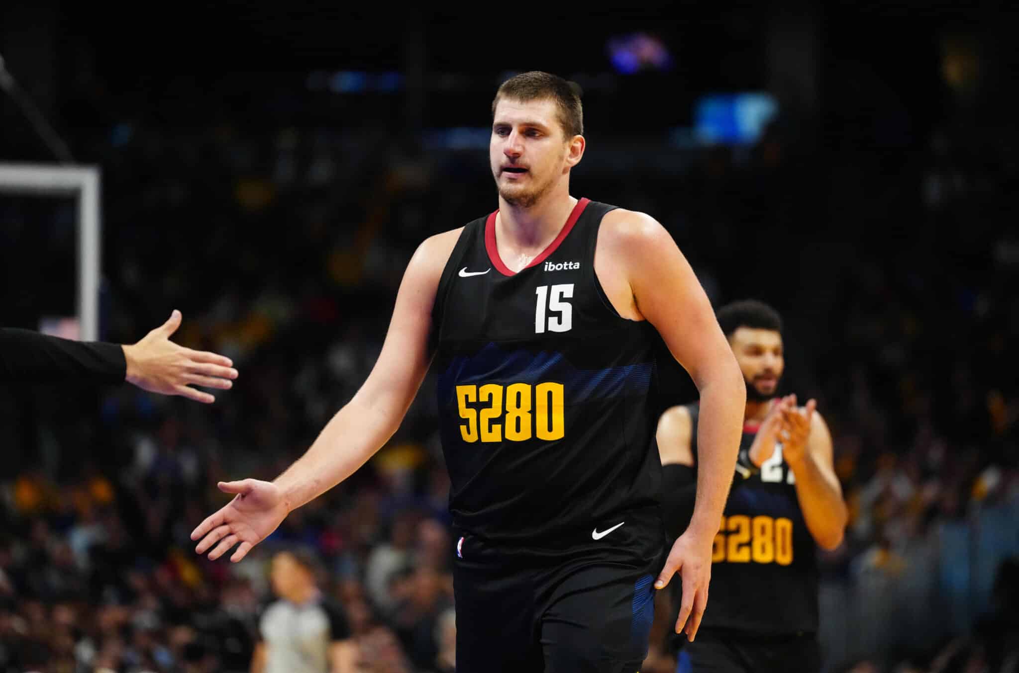 NBA: Jokic leva a melhor no ‘duelo das estatísticas’ contra Doncic na ...