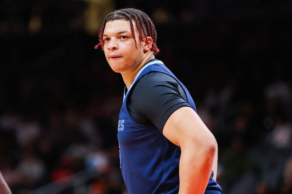 NBA: Philadelphia 76ers assina com Kenneth Lofton Jr.