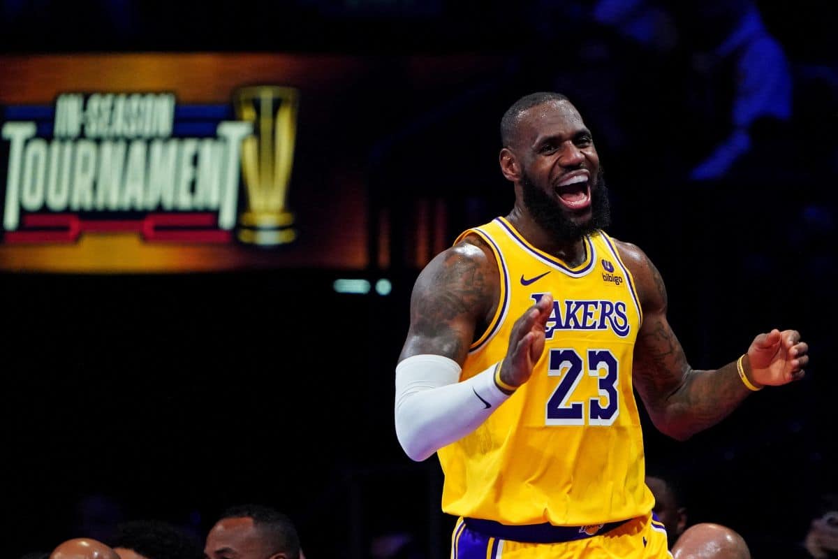 NBA: Após cesta, LeBron brinca: 'Vou marcar 5 mil pontos com a esquerda'